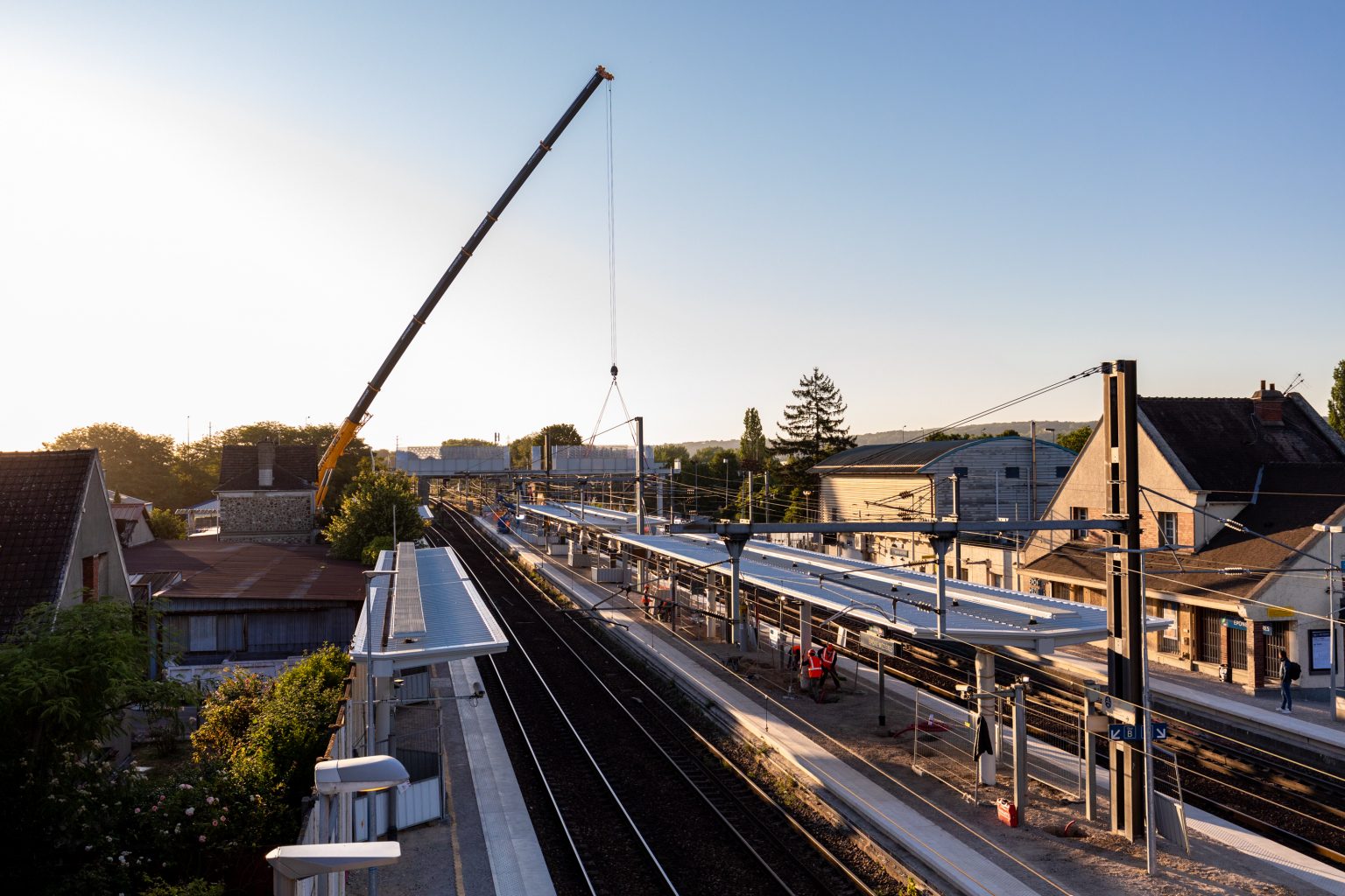 Retour en images sur le grutage de la nouvelle passerelle. - EOLE - RER E